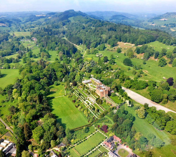Helicopter Flights Powys Wales - Whizzard Helicopters
